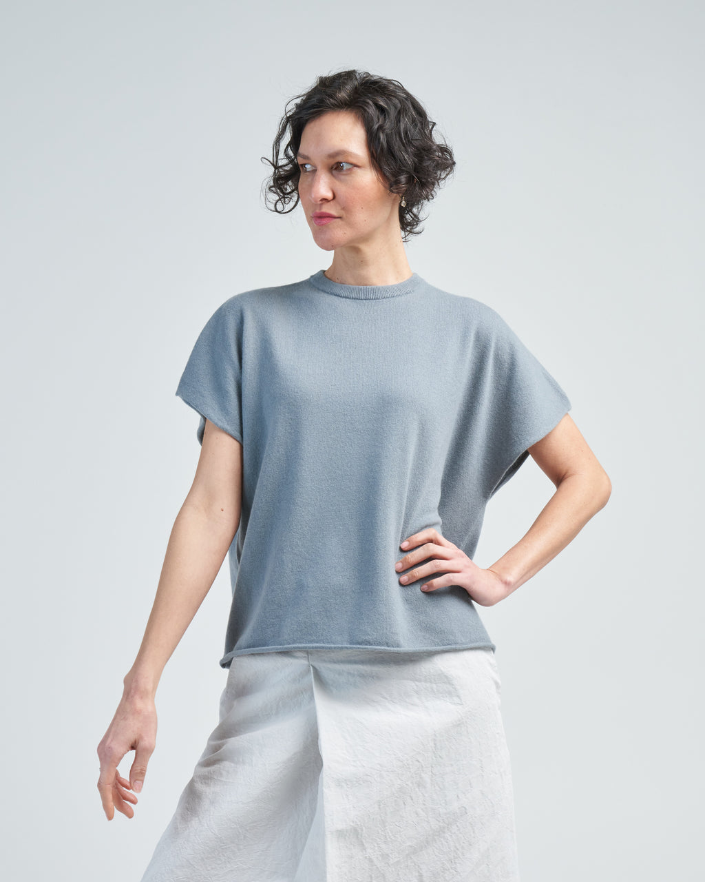 Extreme Cashmere Boxy Cap Sleeve Crew Sage – scarpa