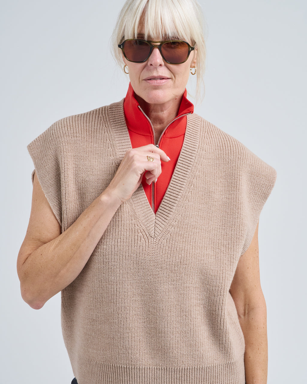 Tibi Cardigan Stitch Sweater Vest With Removable Dickie Latte – scarpa