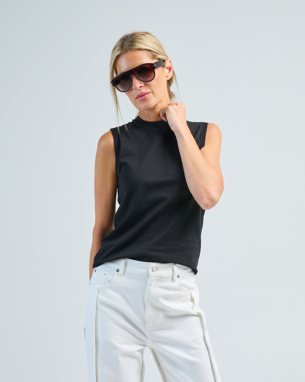 Toteme Relaxed Sleeveless Tee Black – scarpa