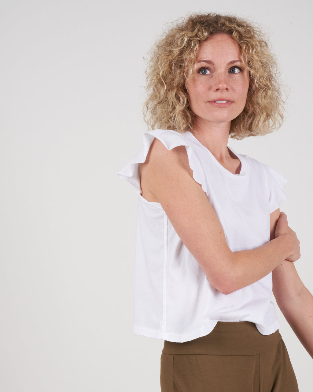 Amo - Flutter Tee White – scarpa