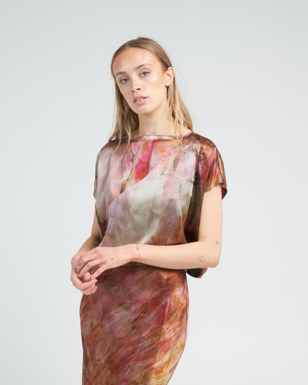 Carmen Molina Boxy Crop Tee Bouquet – scarpa