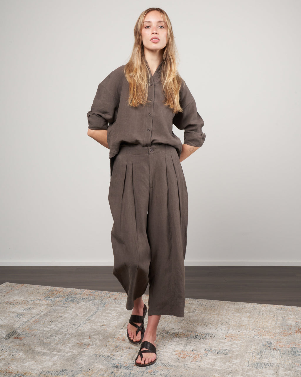 7115 By Szeki Spring Dolman Shirt Dark Oak – scarpa