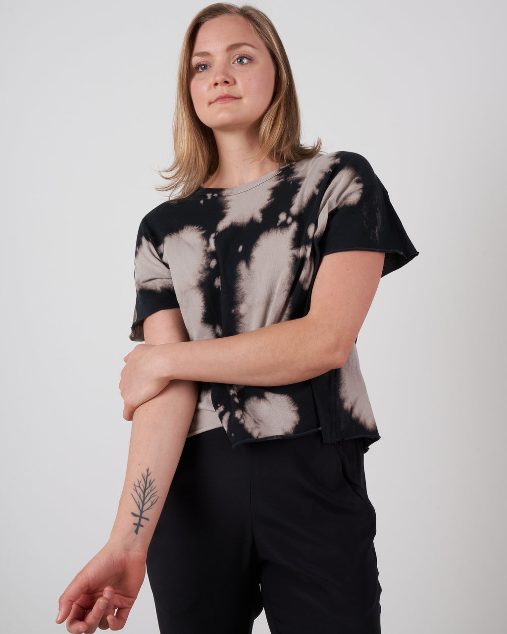 The Great The Crop Tee Black Cloud Wash – scarpa